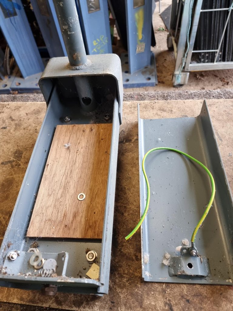 Galvanised Street Light - Wall Fuse Box/Bracket | Fenori | Street ...