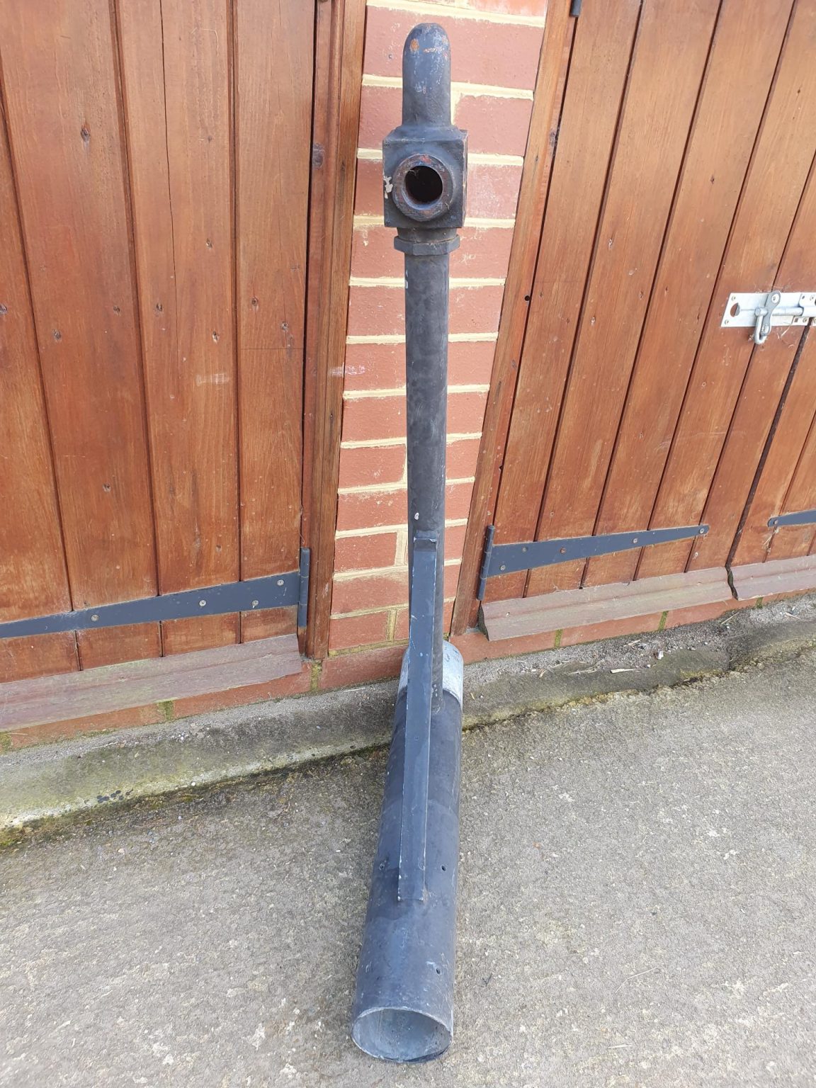 Black Steel Angle Post Top Brackets | Fenori | Street Furniture Salvage ...