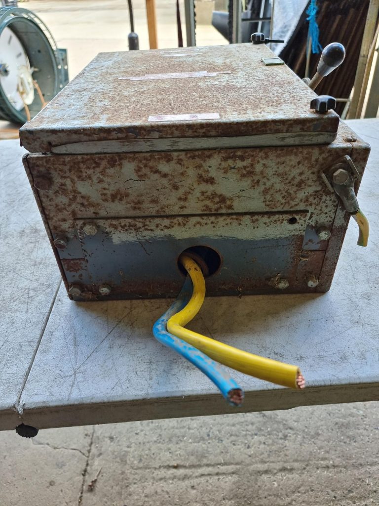 MEM 700 AMP Fuse Switch Electrical Cabinet – Street Furniture Salvagers ...