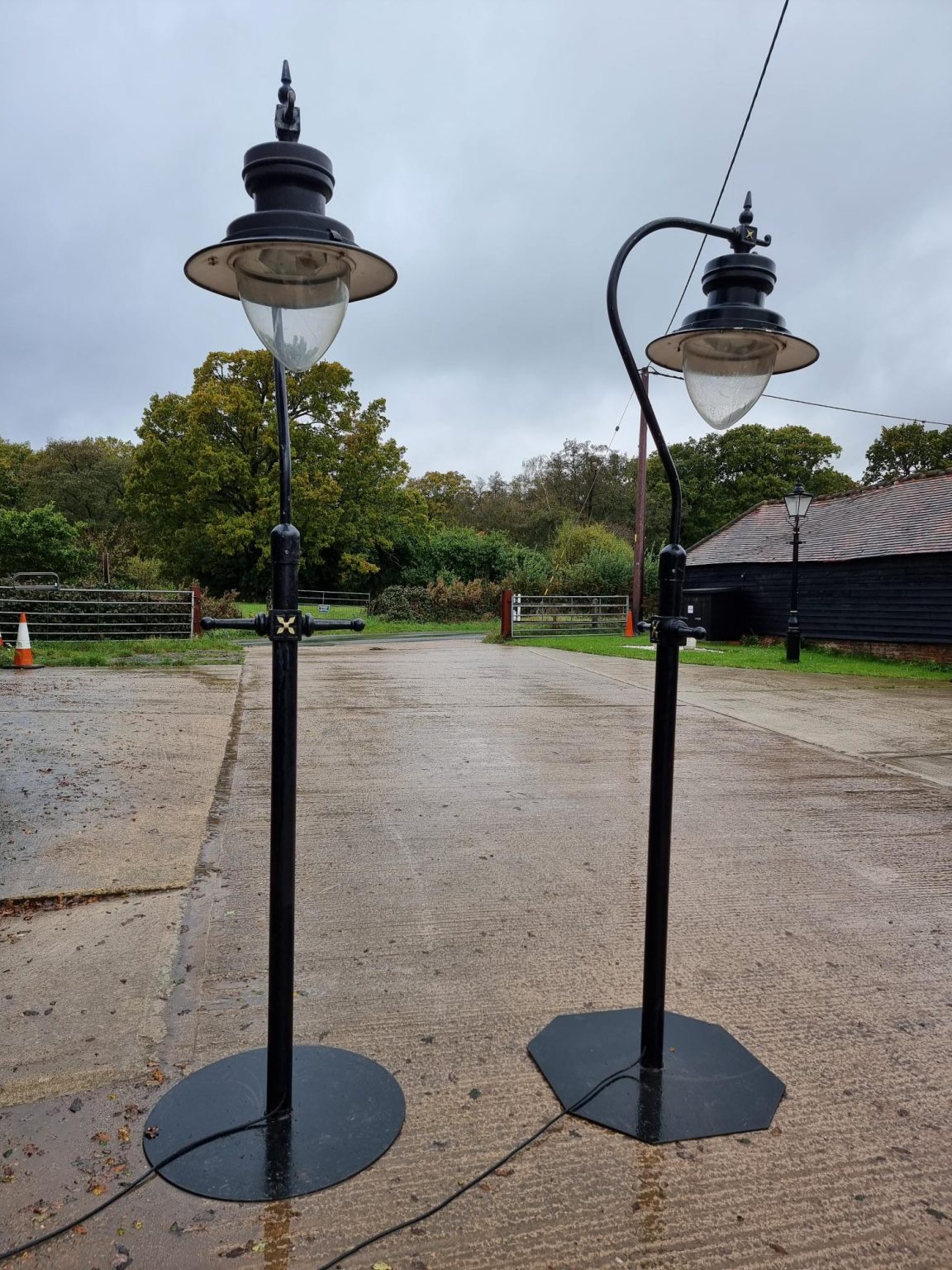 DW Windsor Strand on 3m ladder bar Stand | Fenori | Street Furniture ...
