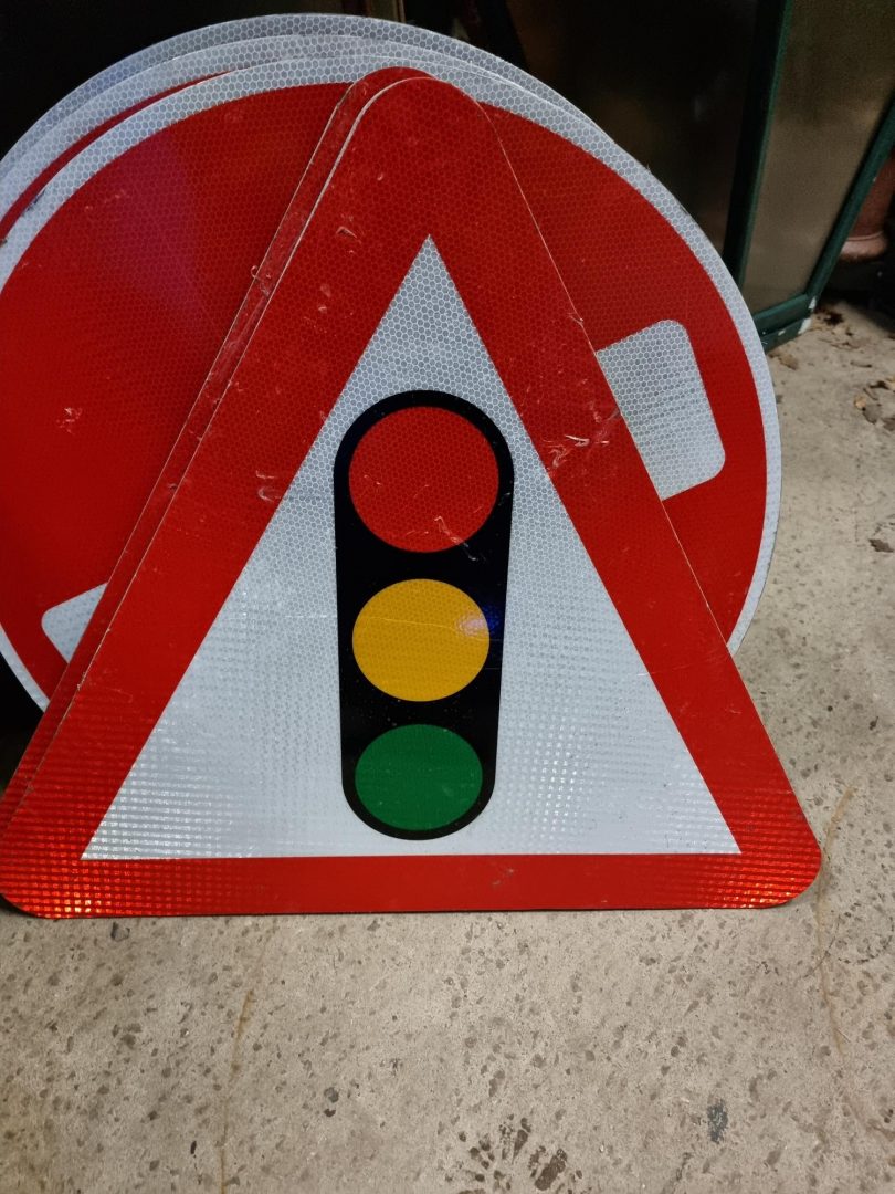 Triangle Traffic Light Sign - Road and Traffic Signs | Fenori | Street ...
