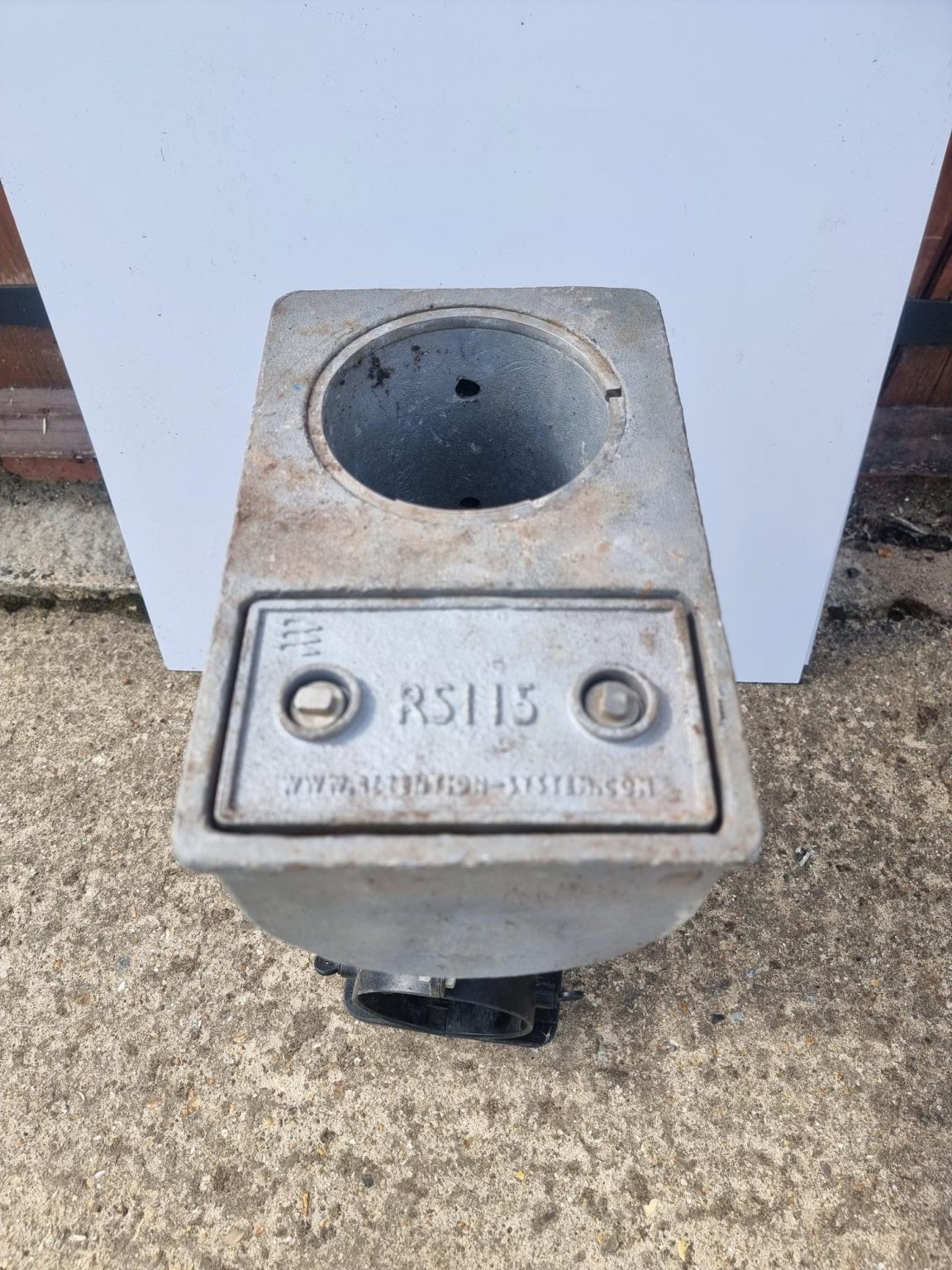 NAL 115 mm Post Sockets With Duck Foot Bend | Fenori | Street Furniture ...