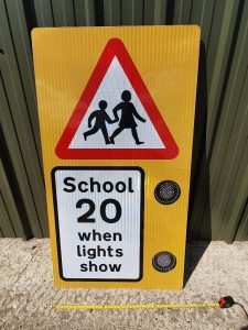 School 20 MPH flashing led light warning sign – Street Furniture ...
